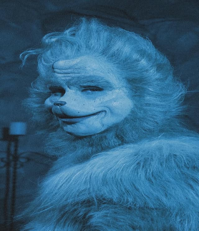 Knee Surgery Meme - Origin, Meaning & Blue Grinch Explained